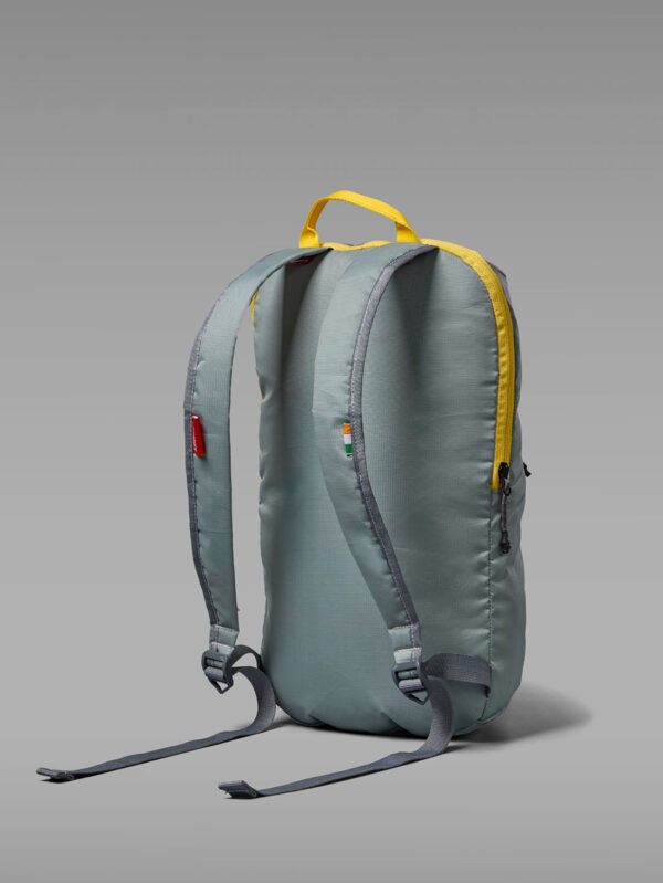 Tosh 8L Lightweight Backpack for day hikes & casual outings – Compact ...